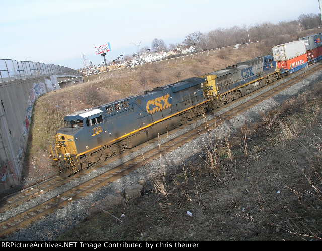 CSX 705+CSX 40